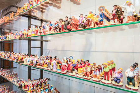 Marianne, le nouveau nouveau santon Flore - Aubagne – Bouches-du-Rhône ...